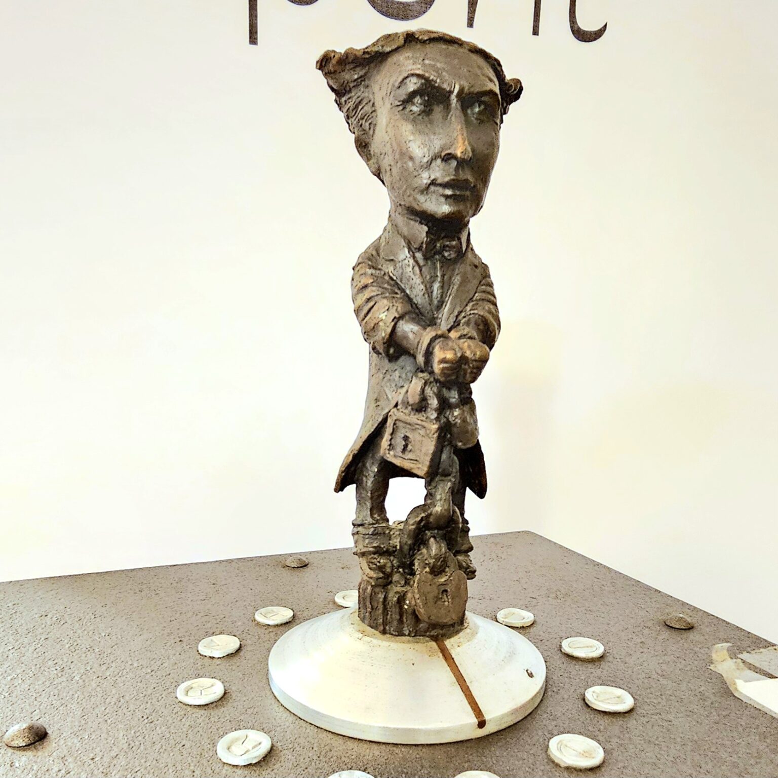 Budapest insolite : Découvrir les Mini Sculptures de Kolodko ...