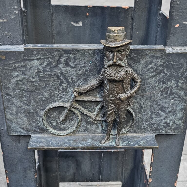 Budapest insolite : Découvrir les Mini Sculptures de Kolodko ...