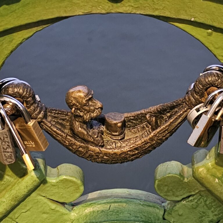 Budapest insolite : Découvrir les Mini Sculptures de Kolodko ...