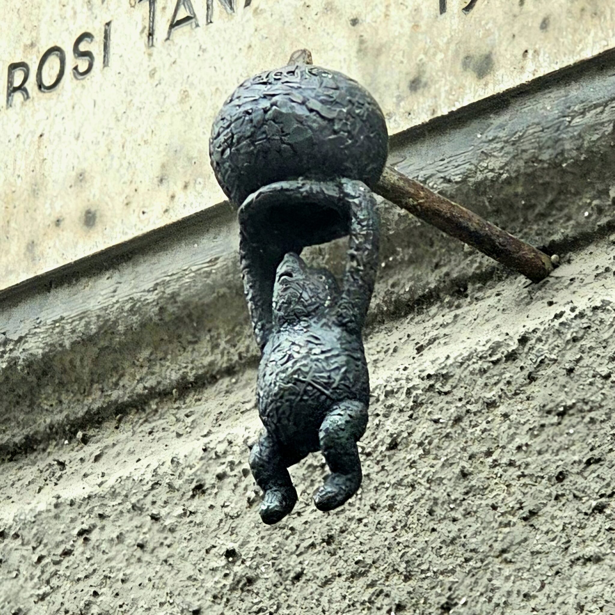 Budapest insolite : Découvrir les Mini Sculptures de Kolodko ...