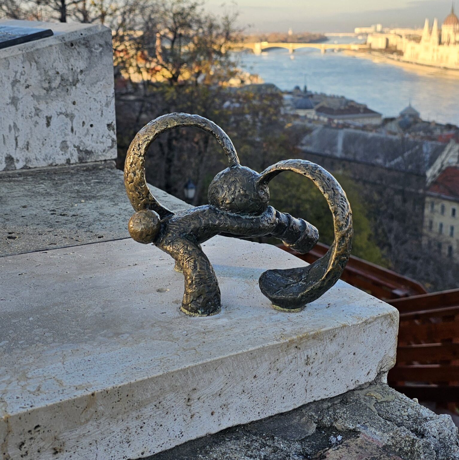 Budapest insolite : Découvrir les Mini Sculptures de Kolodko ...